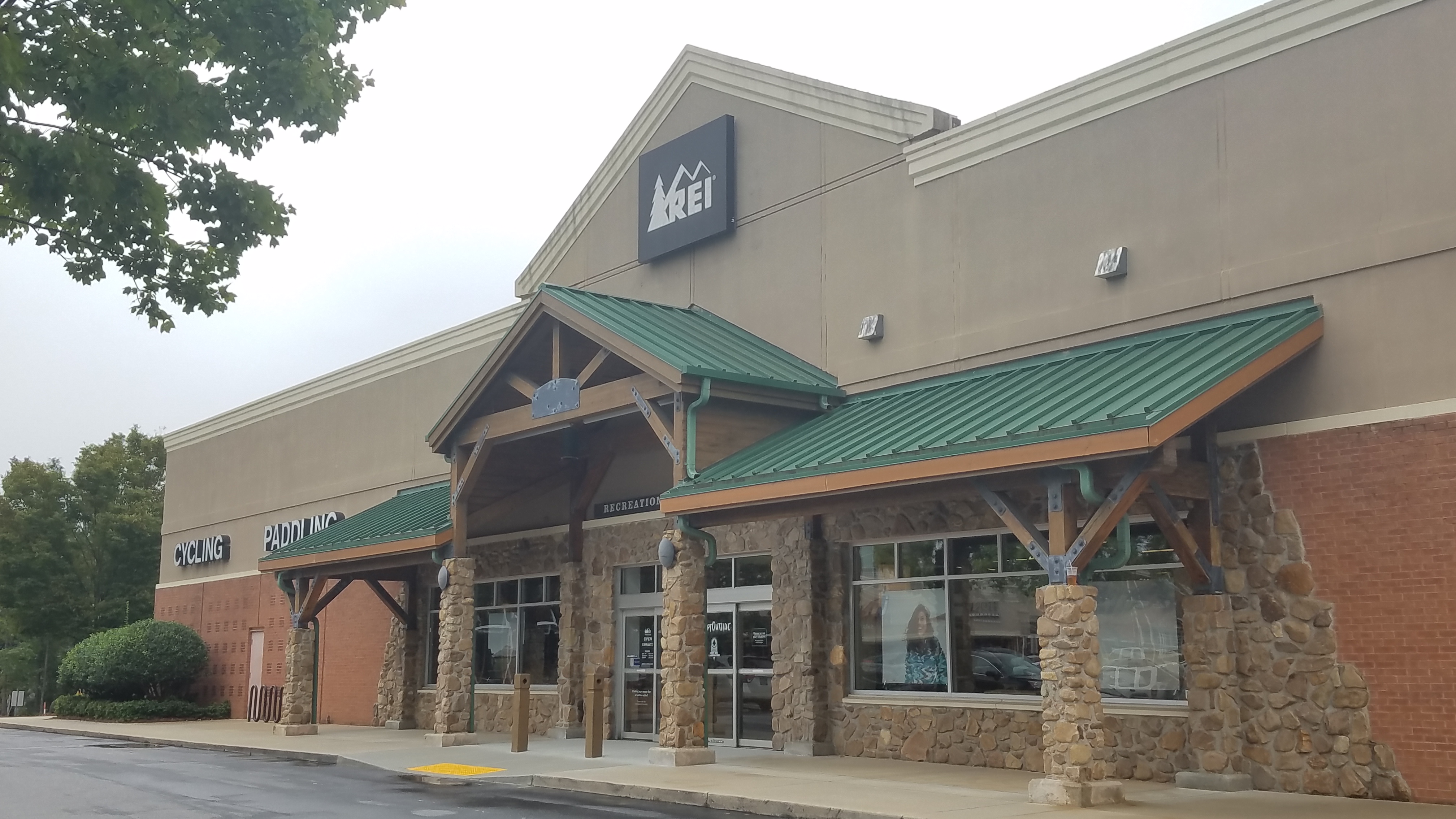 Breakfast at REI’s – Travel-Enamored